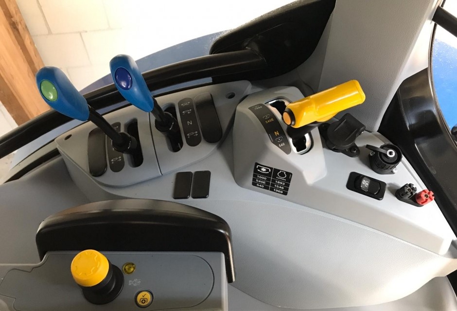 Panou De Comanda De Tractor - Piese De Schimb Pentru Utilaje De ...